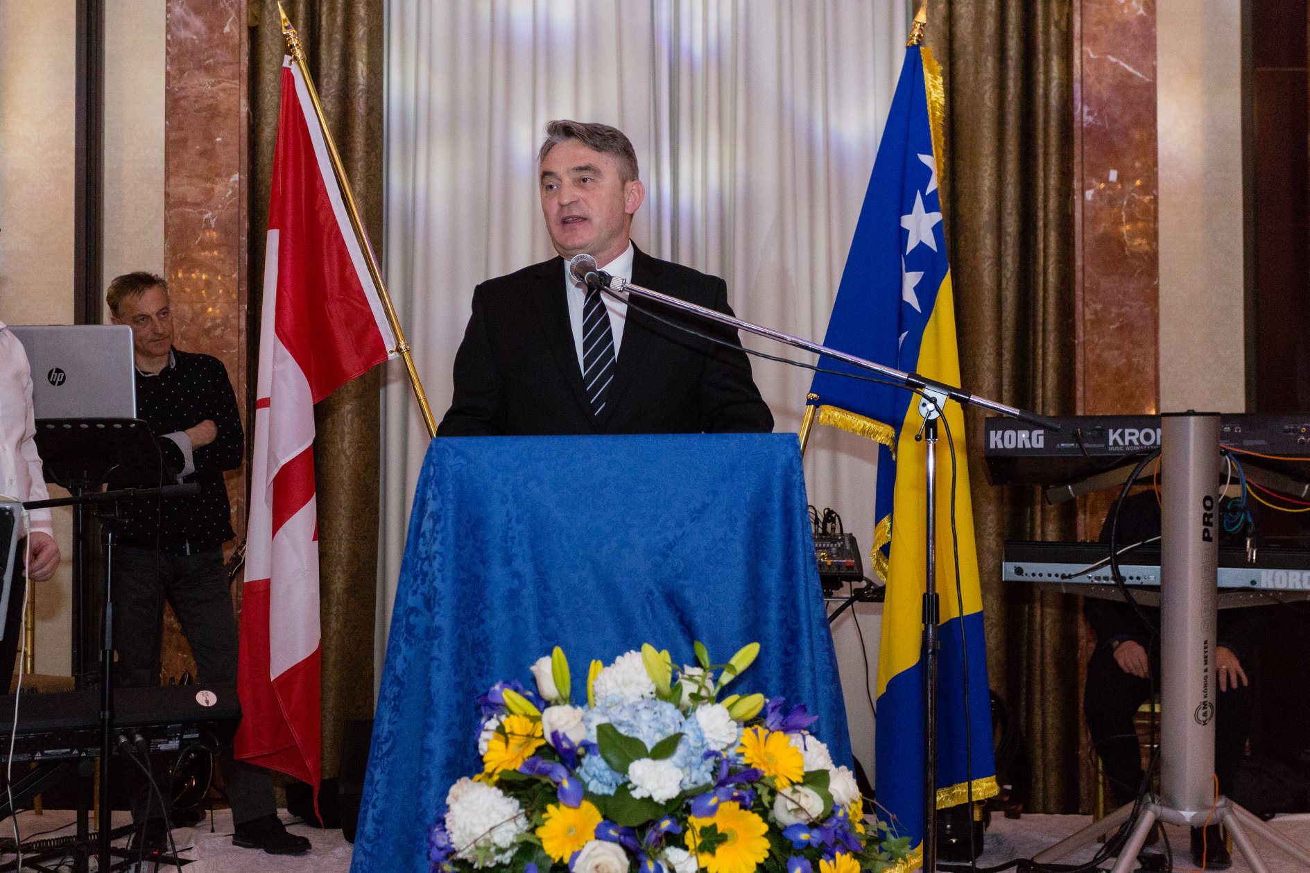 Komšić čestitao Dan Armije RBiH: Jedini historijski nasljednik ...